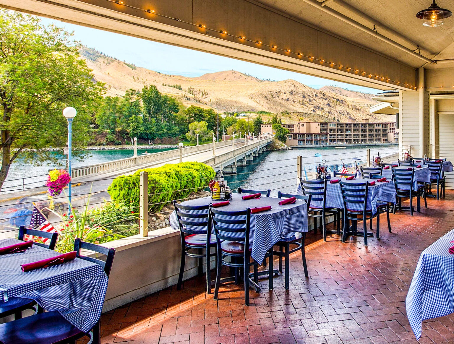 Campbell's Pub & Veranda: Dining Lake Chelan